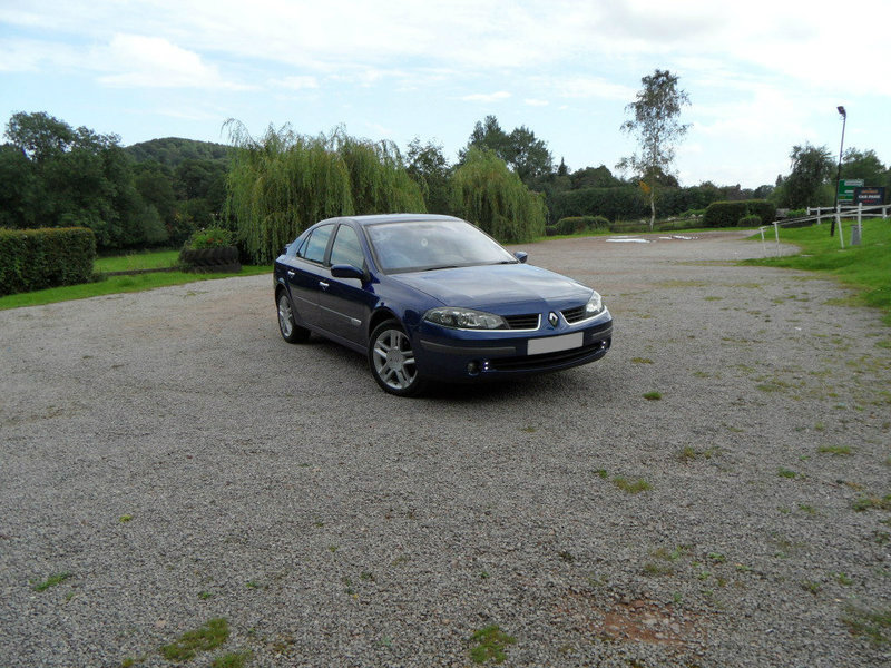 My blue mk2 Laguna 2.0 dCi - French Car Forum