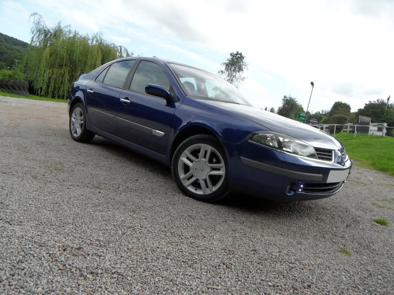 My blue mk2 Laguna 2.0 dCi - French Car Forum